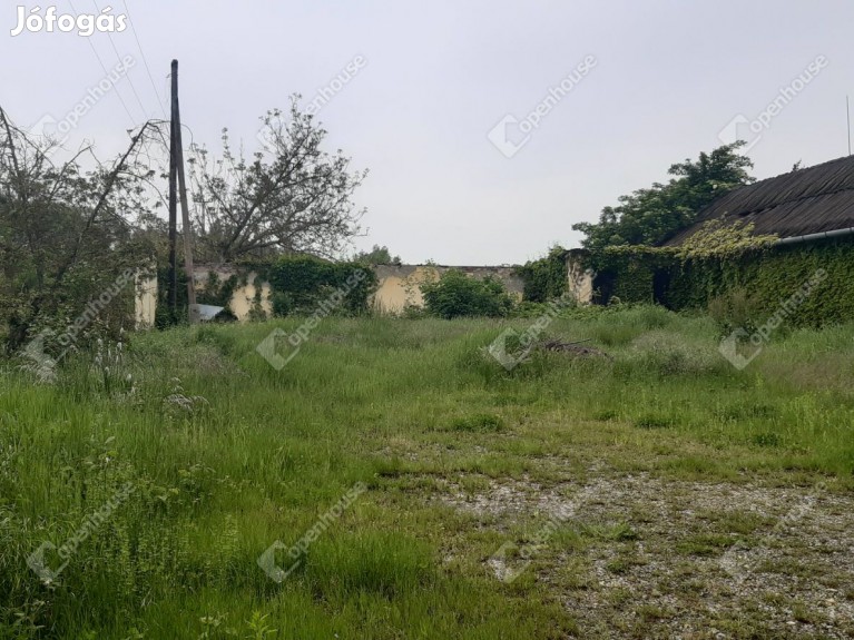 Becsehelyen, 1000 m2.-es telek 120m2.-es gazdasági épülettel eladó ...