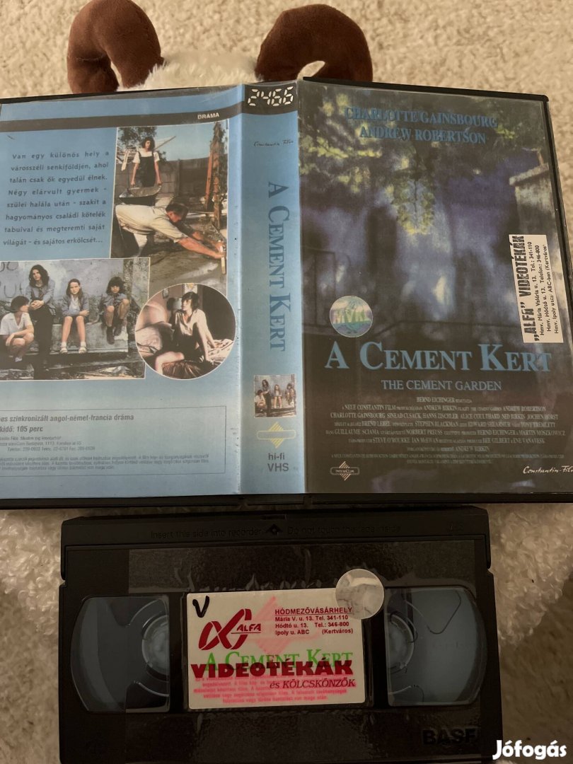 A cement kert vhs m film cc - Alsószenterzsébet, Blu-ray, DVD és VHS - Jófogás